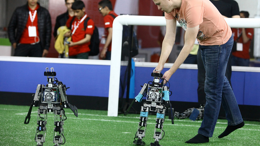 آشنایی جامع با ربات مسابقه و انواع مسابقات رباتیک - سپید داینامیک